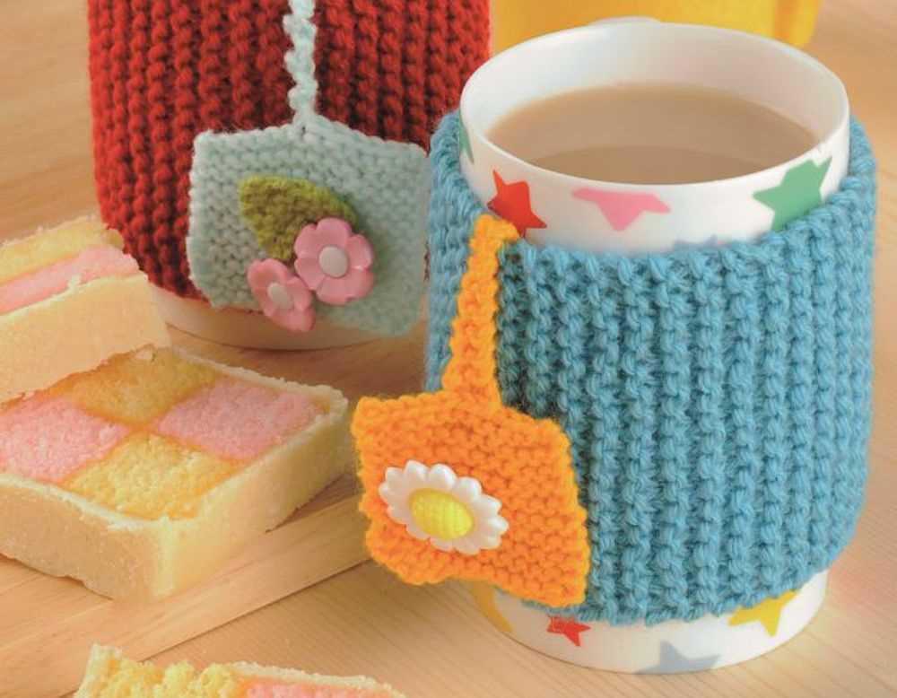 Knit your own tea bag hat with this free pattern