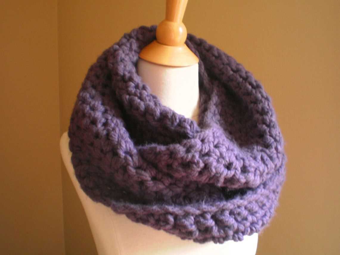 Cozy and Quick: Knit a Bulky Yarn Cowl with this Easy Pattern