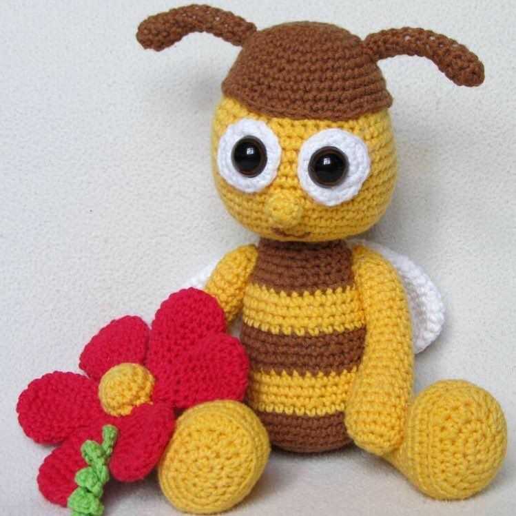 Knitting a Cute Bee: Learn the Pattern
