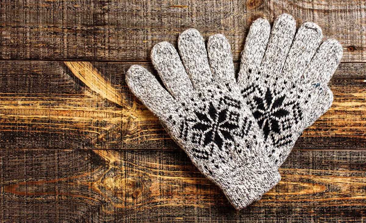 Simple and Stylish Knitted Glove Pattern