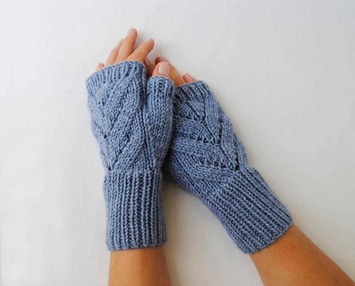 Cozy and Stylish: Free Knitting Pattern for Kids' Fingered Gloves