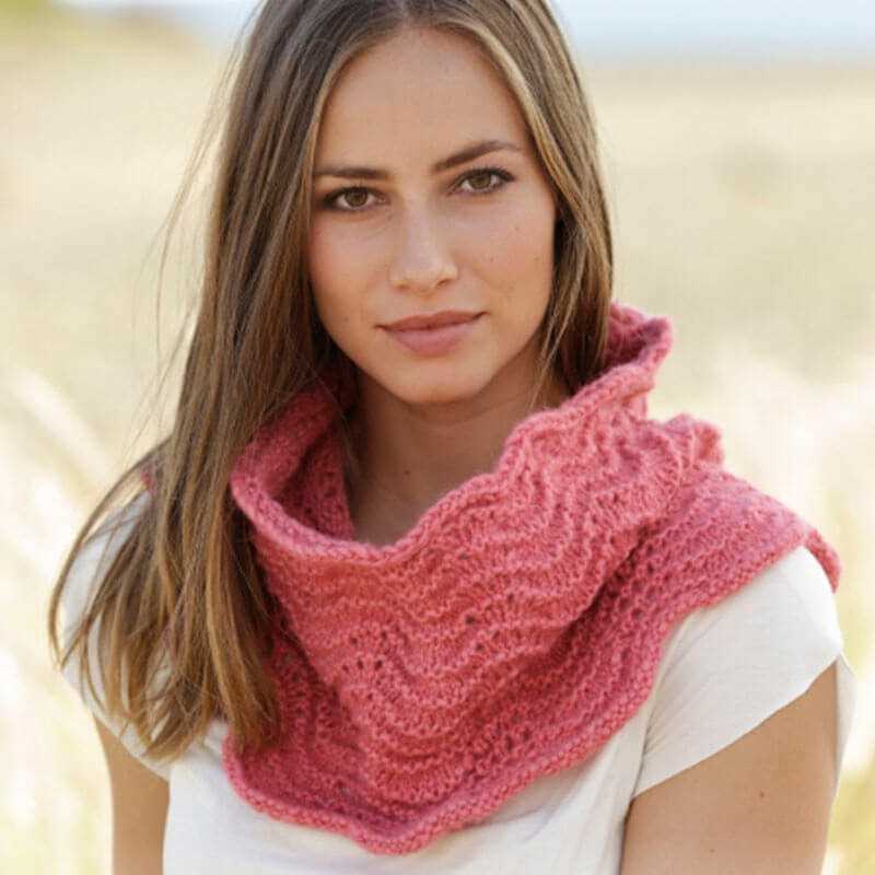 Cozy and Stylish: Get Your Free DK Snood Knitting Pattern!