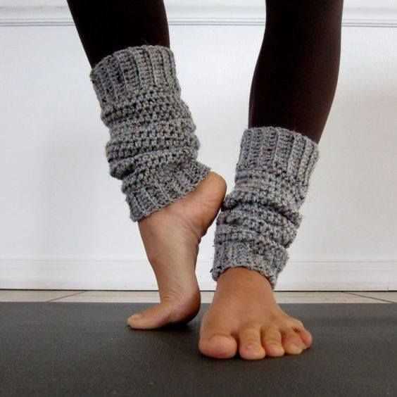Cozy up your legs with this free knitted leg warmers pattern