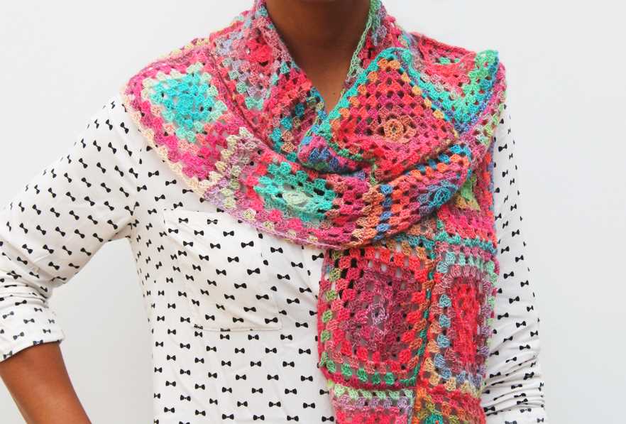 Cozy and Stylish: Free Pattern for a Knit Plaid Scarf