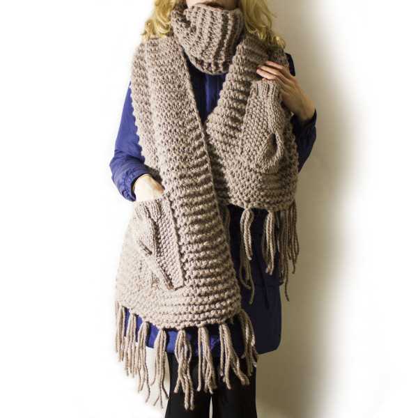 Cozy and Stylish: Free Pattern for a Knit Plaid Scarf