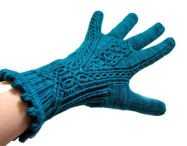 Cozy Winter Essential: Unique Knitted Glove Pattern
