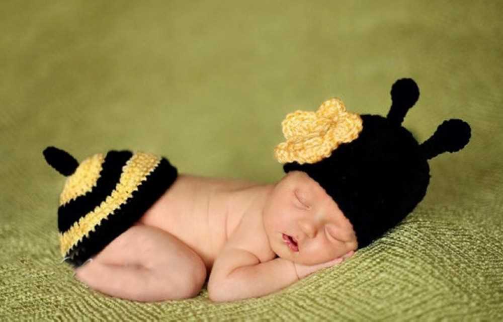 Get buzzing with this adorable knitted bumble bee hat pattern