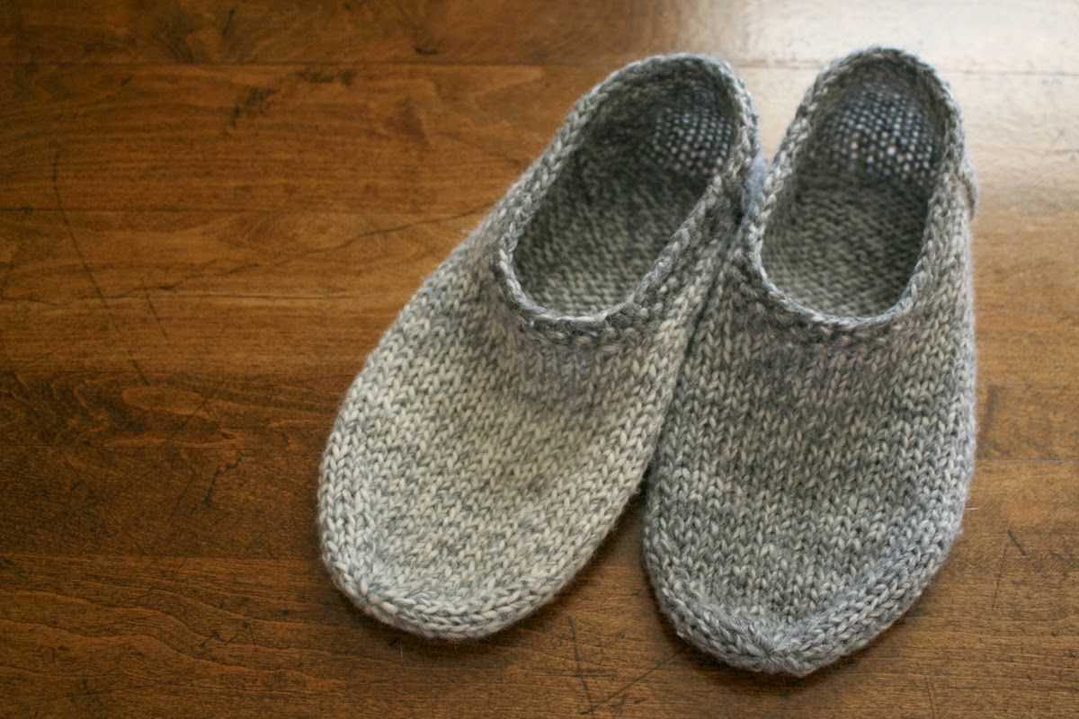 Cozy DIY: Free Pattern for Knitted House Slippers