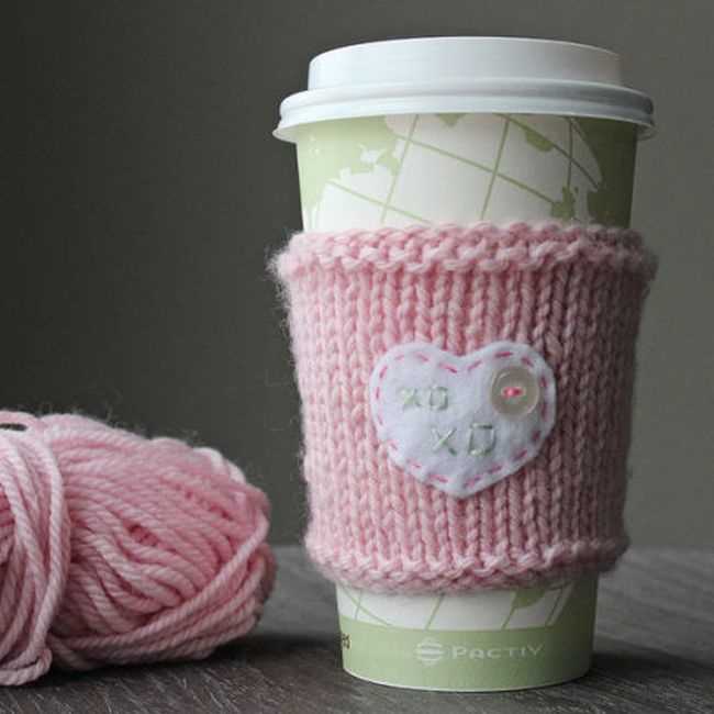 Cozy up your mug with this loom knit pattern
