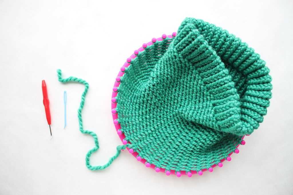Stylish hat patterns for round loom knitting