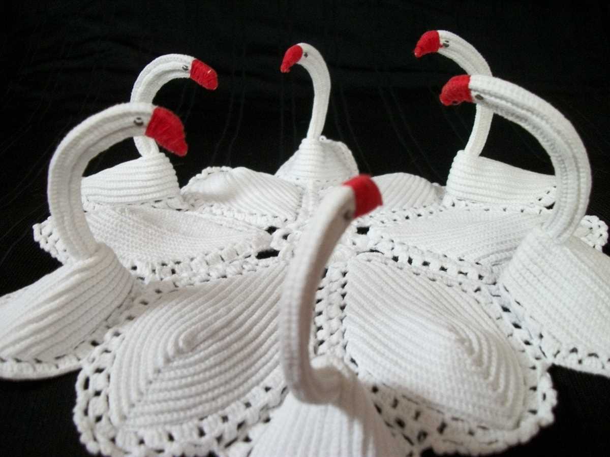 Make Your Own Elegant Swan with This Free Knitting Pattern
