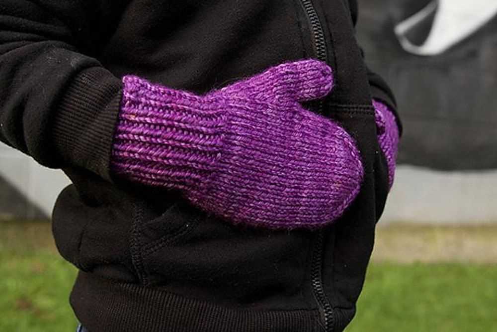 Cozy and Functional: Knit Your Own Texting Mittens