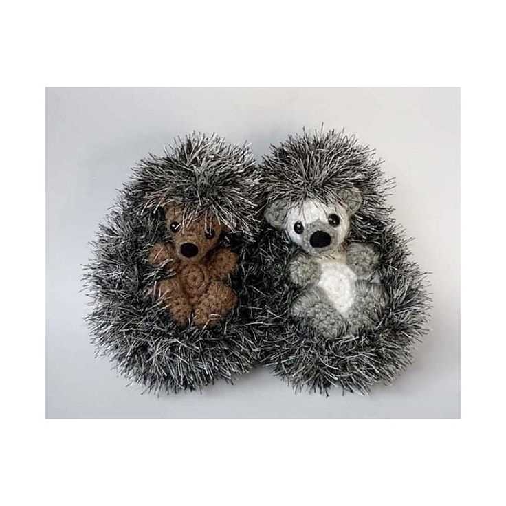 Free knitting pattern for a sparkly hedgehog with tinsel