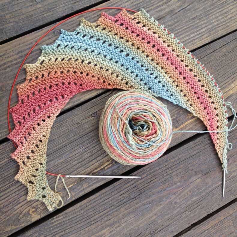 How to knit a stylish baktus scarf