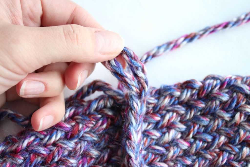 Creating a Beautiful and Unique Knit Scarf with a Circle Loom Pattern