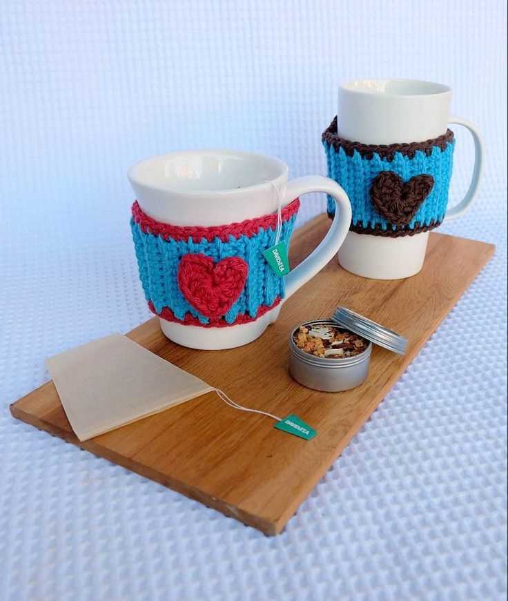Cozy up your mug with this loom knit pattern