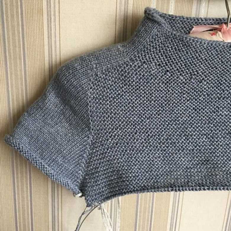 Easy-to-follow pattern for a raglan sweater made with a machine knit