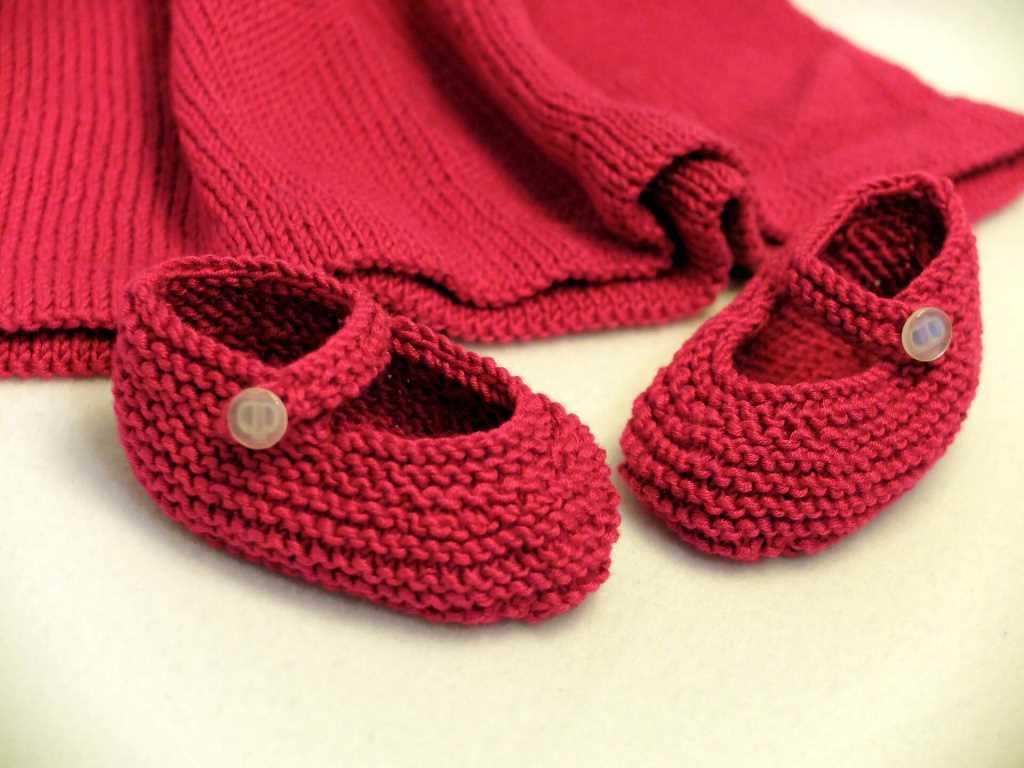 Cozy Feet: Get Your Free Knitting Pattern for Kids' Slippers