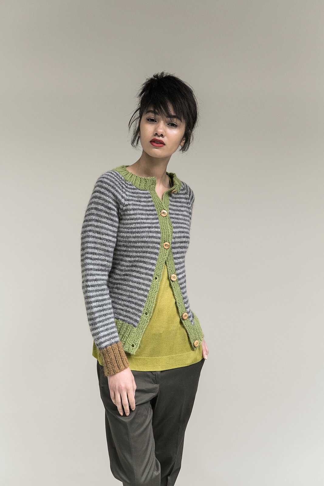Stylish and Cozy: A Knitted Blazer Pattern to Add to Your Wardrobe