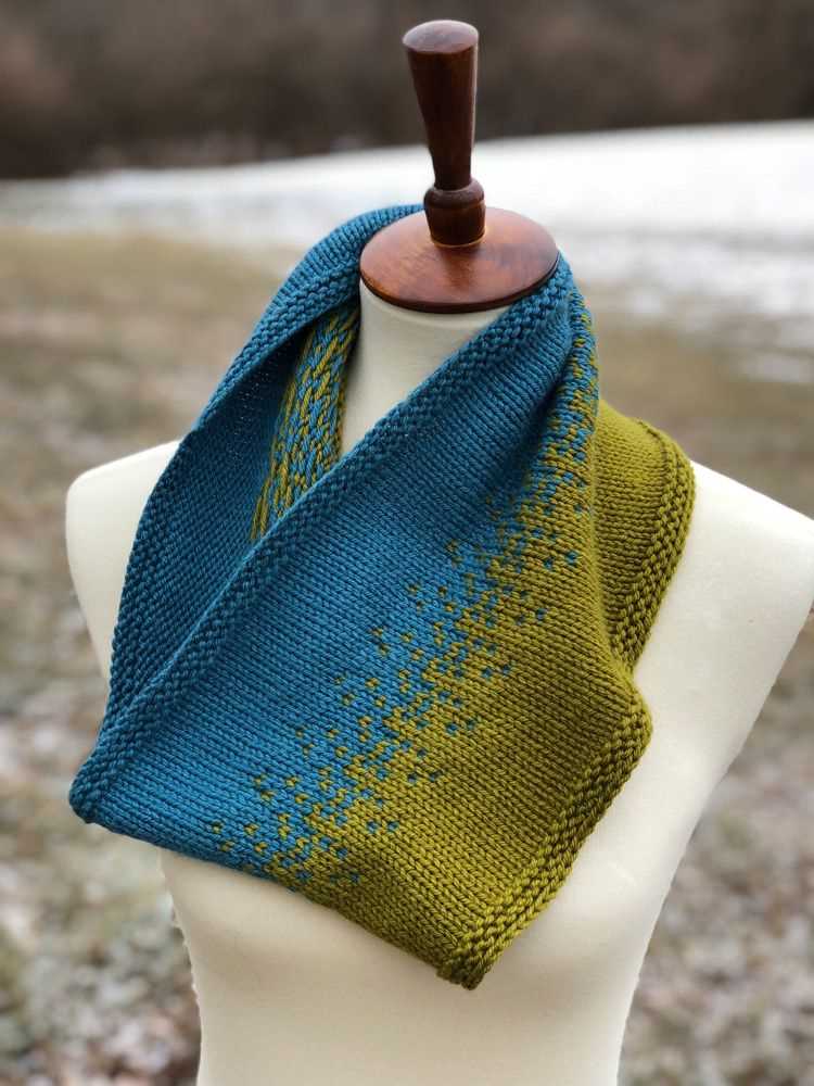 Stylish Colorwork Cowl: Knitting Pattern