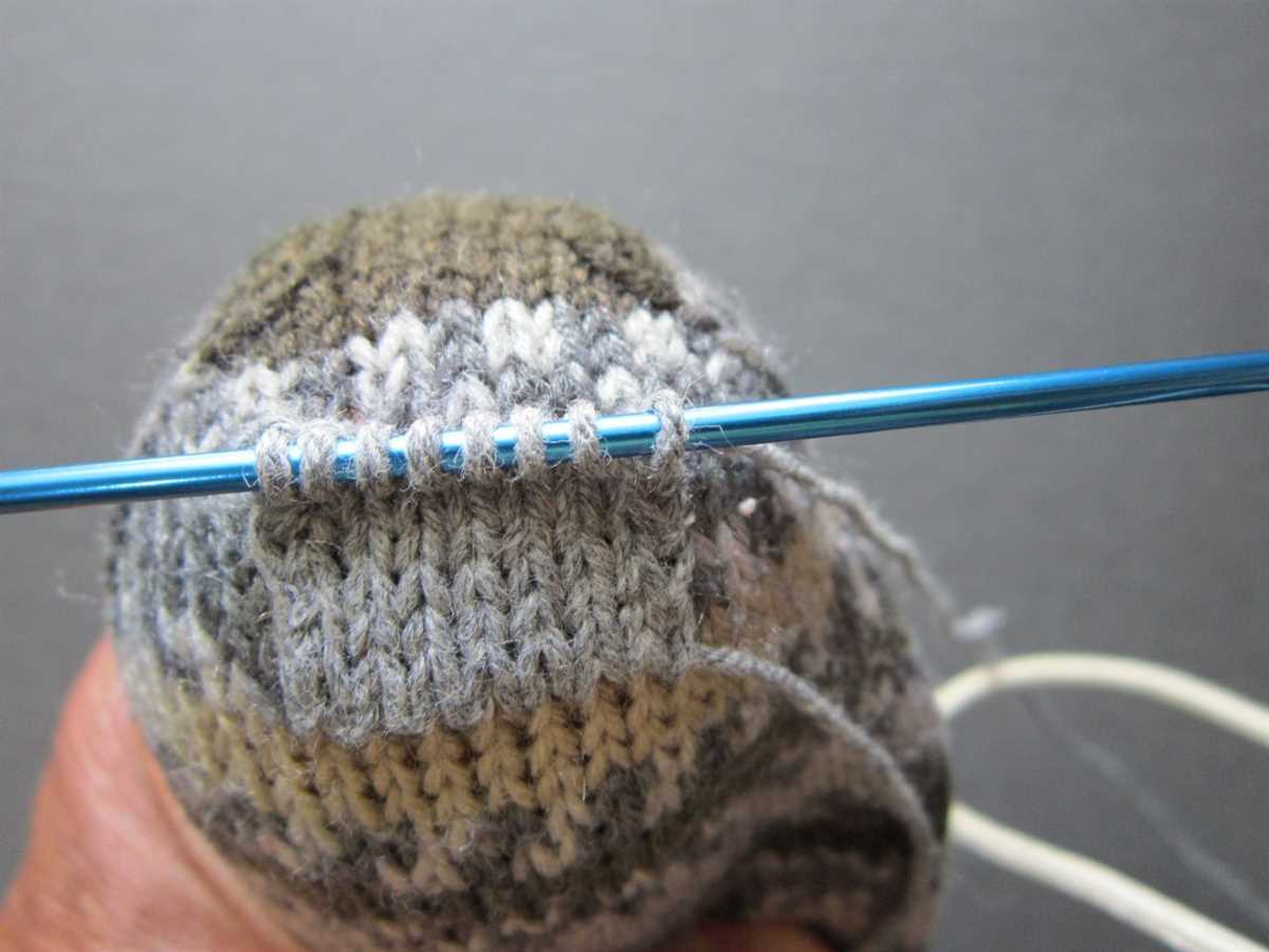 Creating intentional gaps in knitting patterns