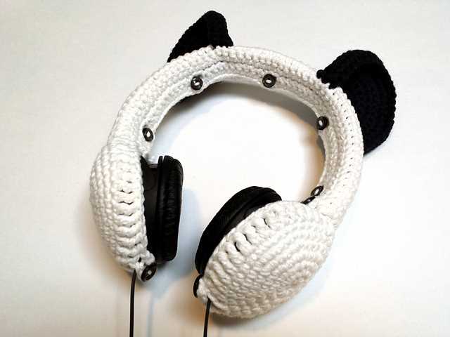 Cozy up your headphones with this knit pattern!
