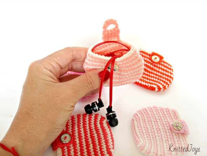 Cozy up your headphones with this knit pattern!