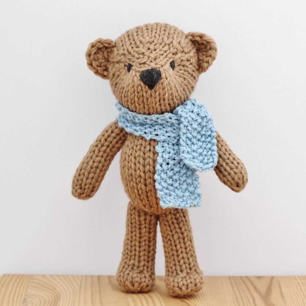 Simple and adorable teddy bear knitting pattern