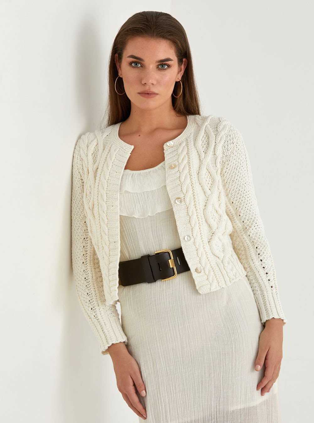 Stylish Knitting Pattern for a Cropped Cardigan for Women