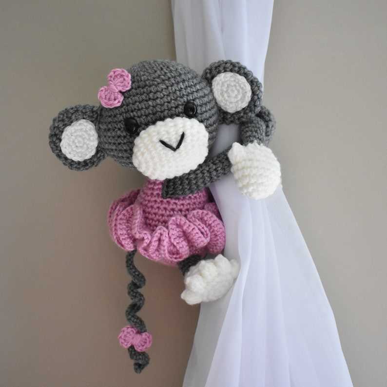 Stylish DIY: Knitted Curtain Tie Back Pattern