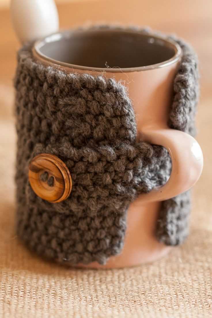 Cozy up your mug with this loom knit pattern
