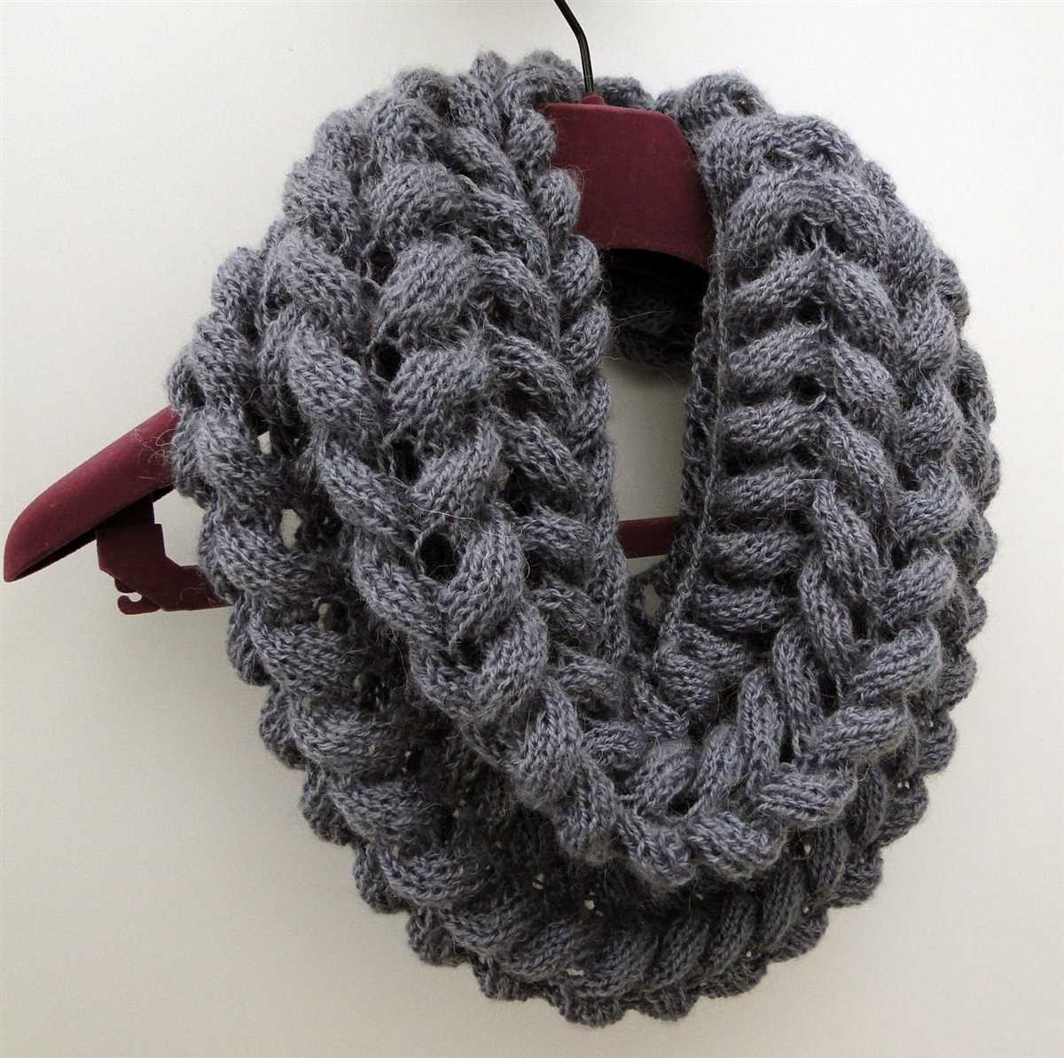 Effortless Elegance: A Stylish Snood Pattern for Loom Knitters