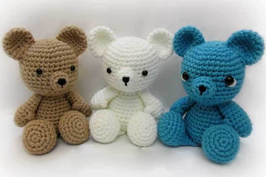 Knit your own tiny teddy bear with these free patterns!