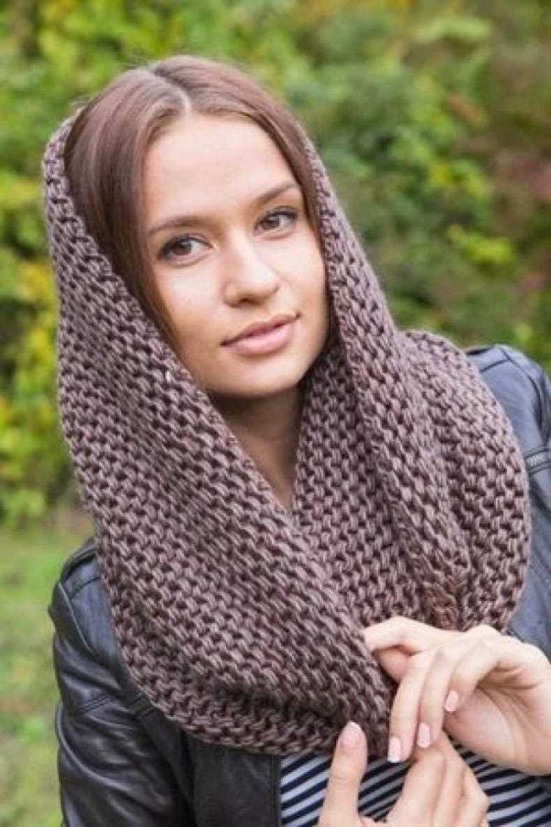 Modern and Elegant Snood Knitting Pattern for Women
