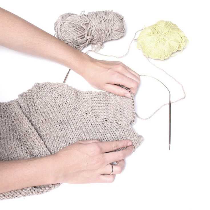 Creating intentional gaps in knitting patterns