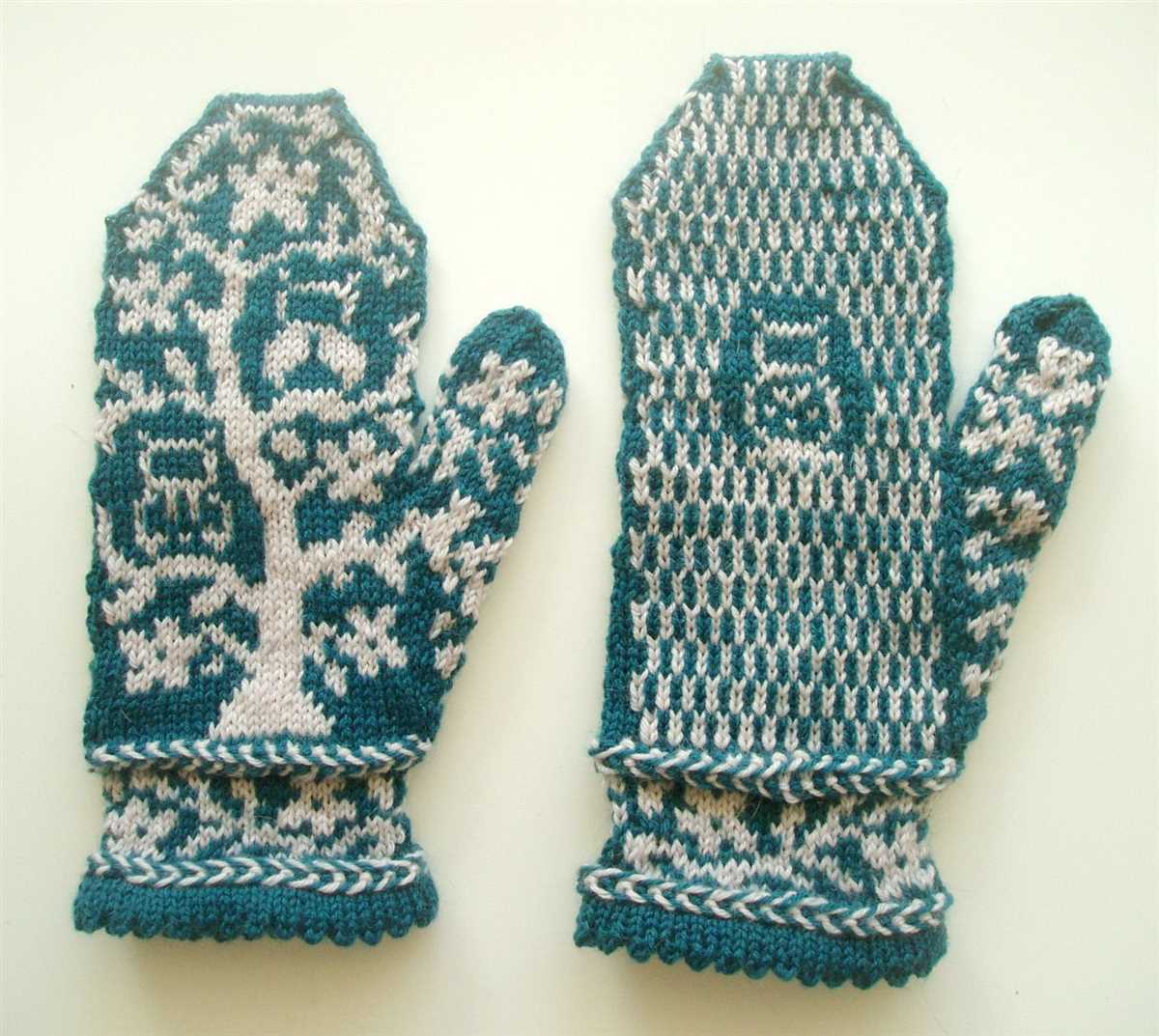Cozy and Functional: Knit Your Own Texting Mittens