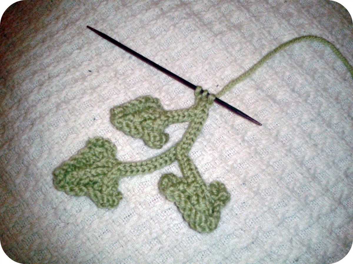 Leafy Beauty: A Delicate Knitted Ivy Pattern