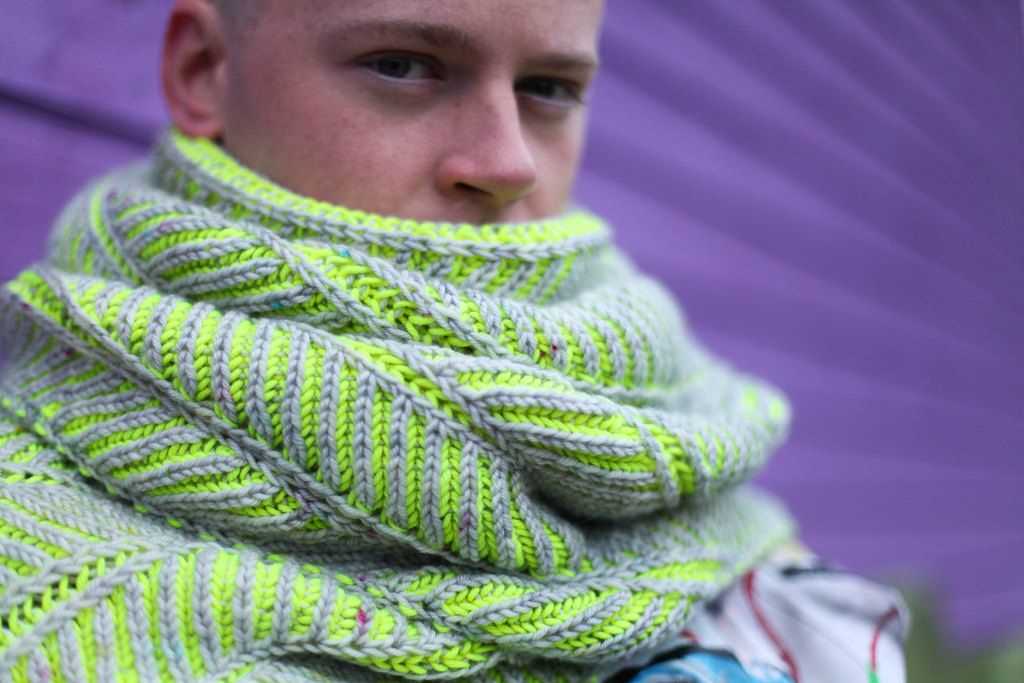 A Simple Guide to Creating a Flat Knit Scarf