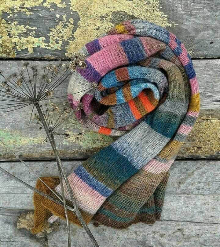 Cozy and Stylish: Free Pattern for a Knit Plaid Scarf
