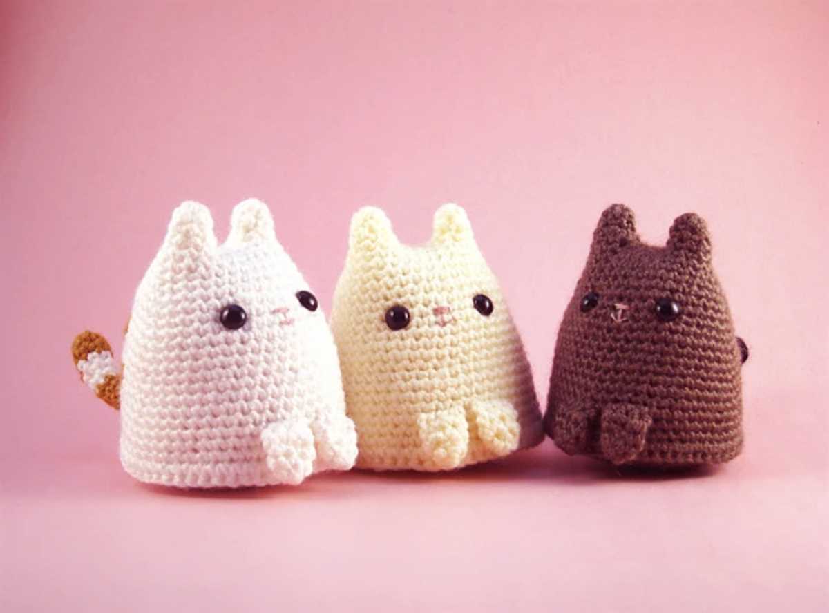 Playful feline: A collection of free knitting patterns for adorable cats