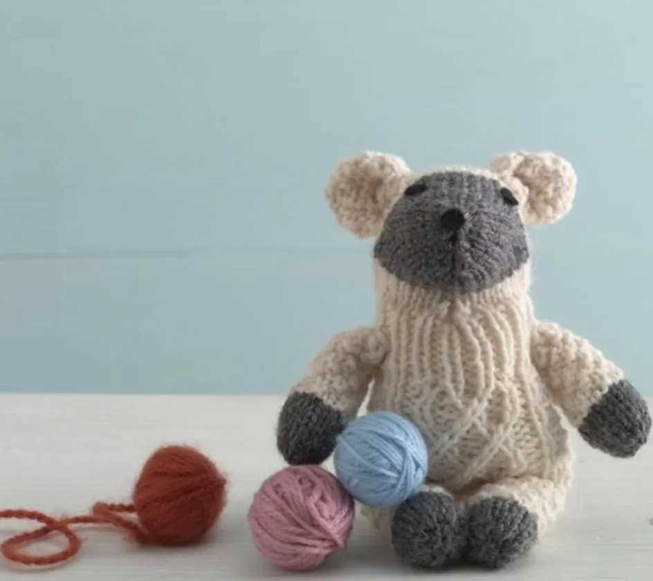 Lionel's Unique Knitting Pattern: Learn to Create a Cute Lamb