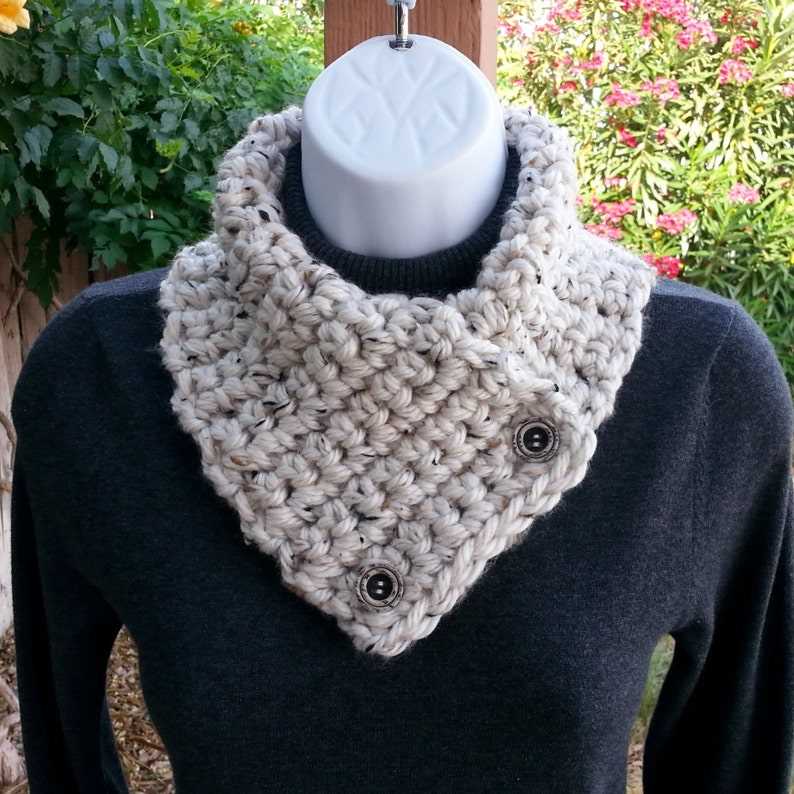 Stylish and Functional: Buttoned Knitted Cowl Pattern