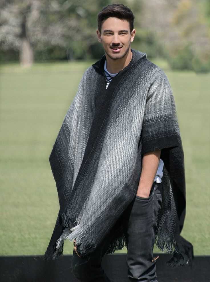 Simple and stylish poncho knitting pattern for men