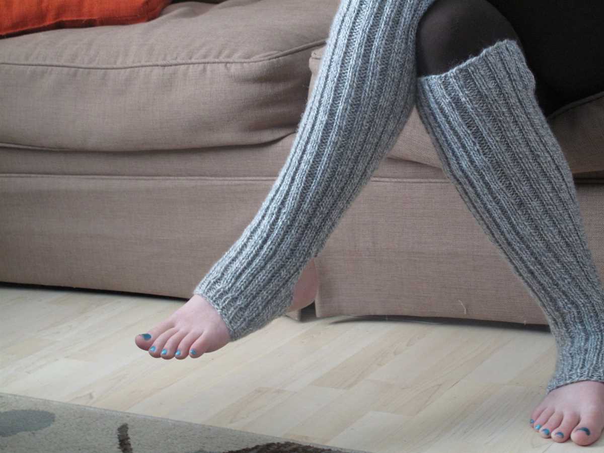 Cozy up your legs with this free knitted leg warmers pattern
